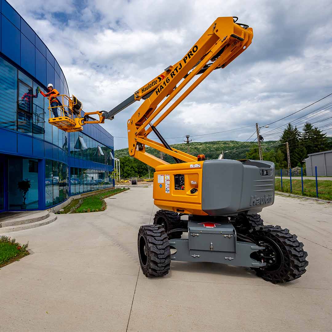 Haulotte Diesel Articulating Boom Lift HA16 RTJ PRO - United Equipment