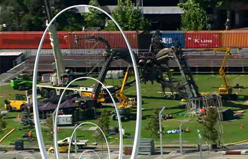 50 Tonne Fire Breathing Spider Takes Over Perth Foreshore - United ...